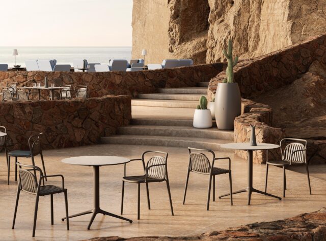 Diabla | Mesa de comedor de la colección HARBOR