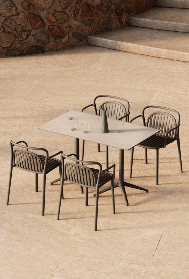 Diabla | Mesa de comedor de la colección HARBOR